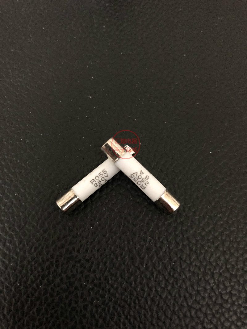 5x25 R055 RO55 陶瓷保险丝管 保险丝 250V 熔断器 保险芯 5*25mm 产品关键词:陶瓷保险丝管;r055熔断器保险丝 ...